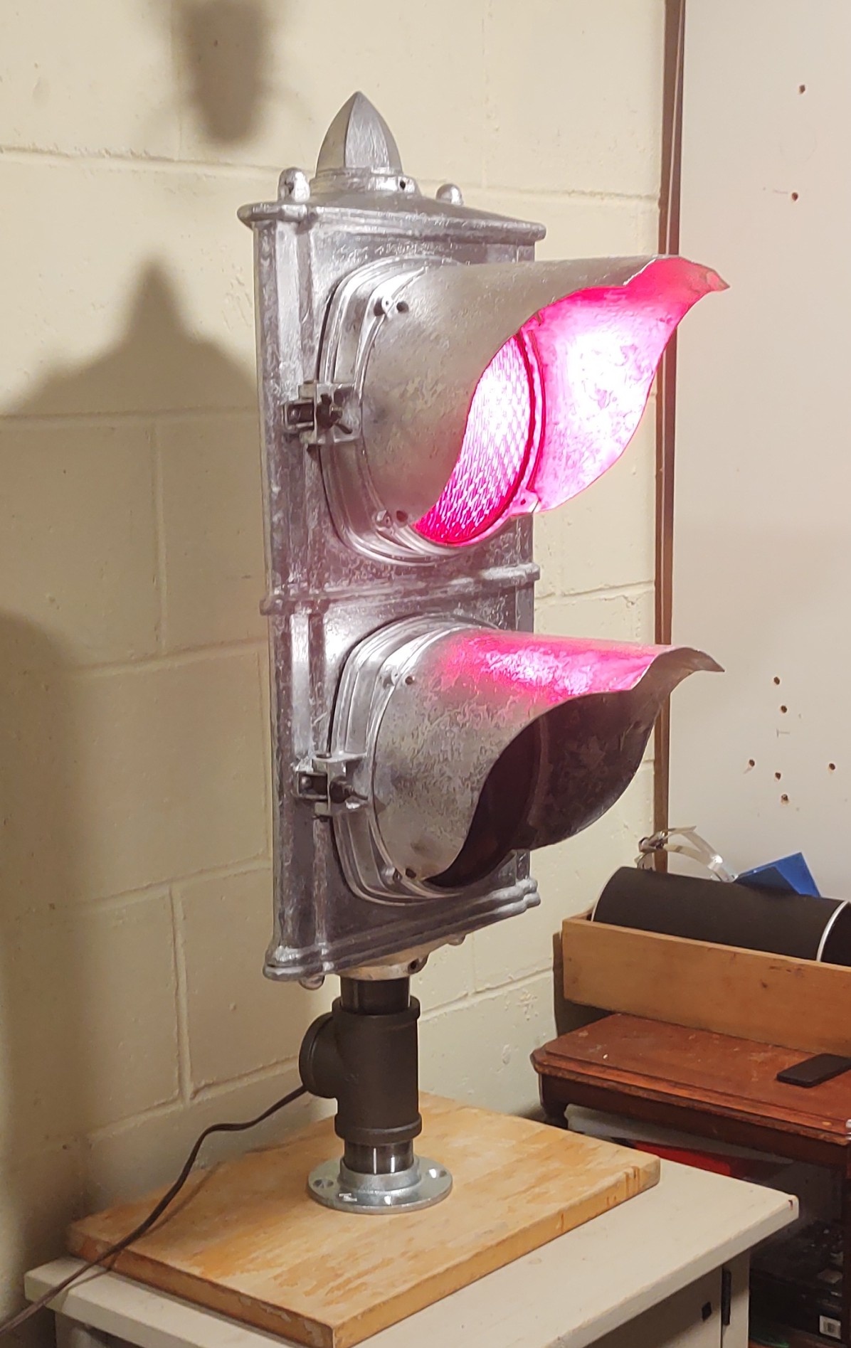 Signal Service Corp. Type BCE 21 Traffic Signal | Collectors Weekly