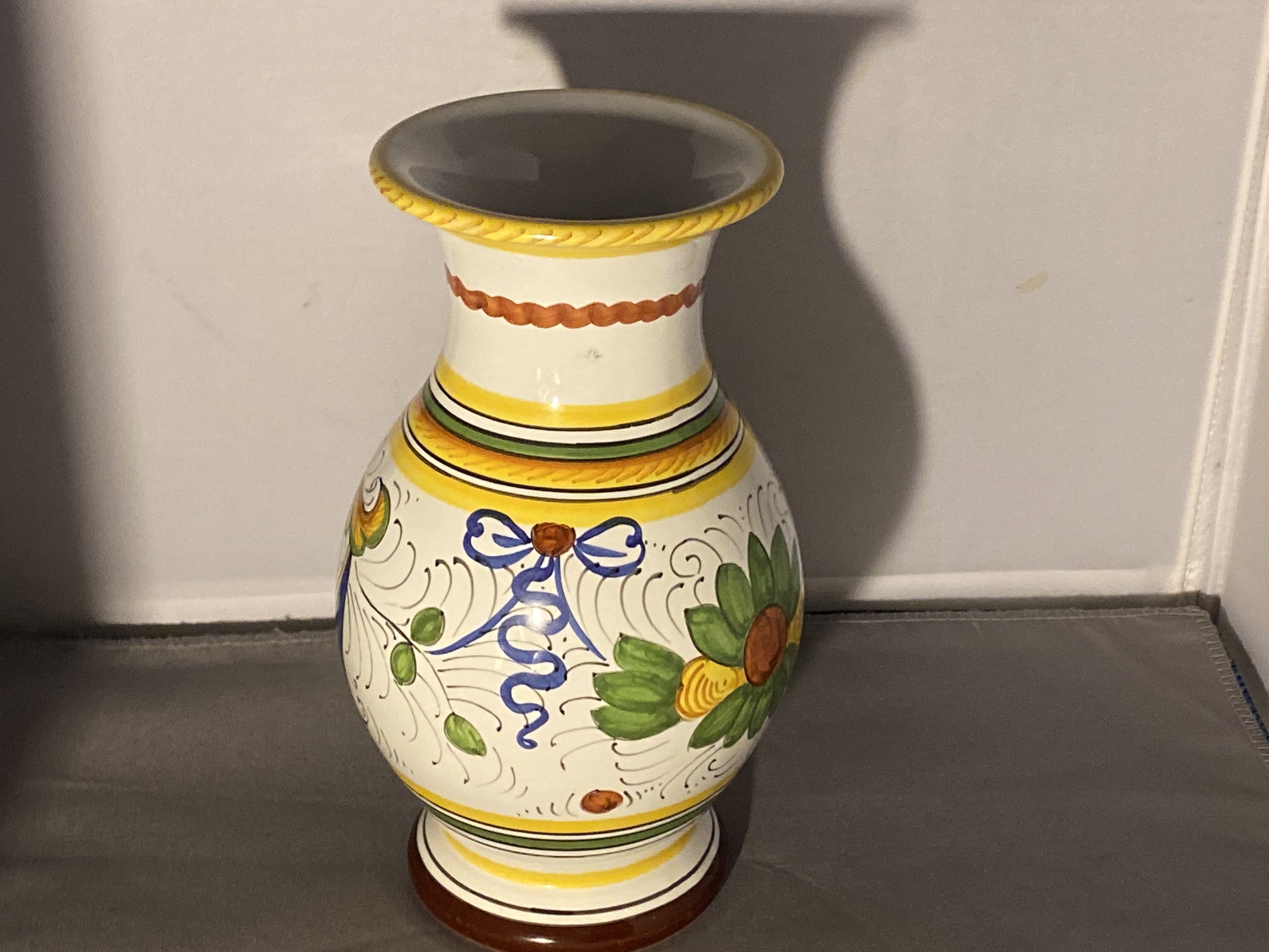 Vintage Deruta vase | Collectors Weekly