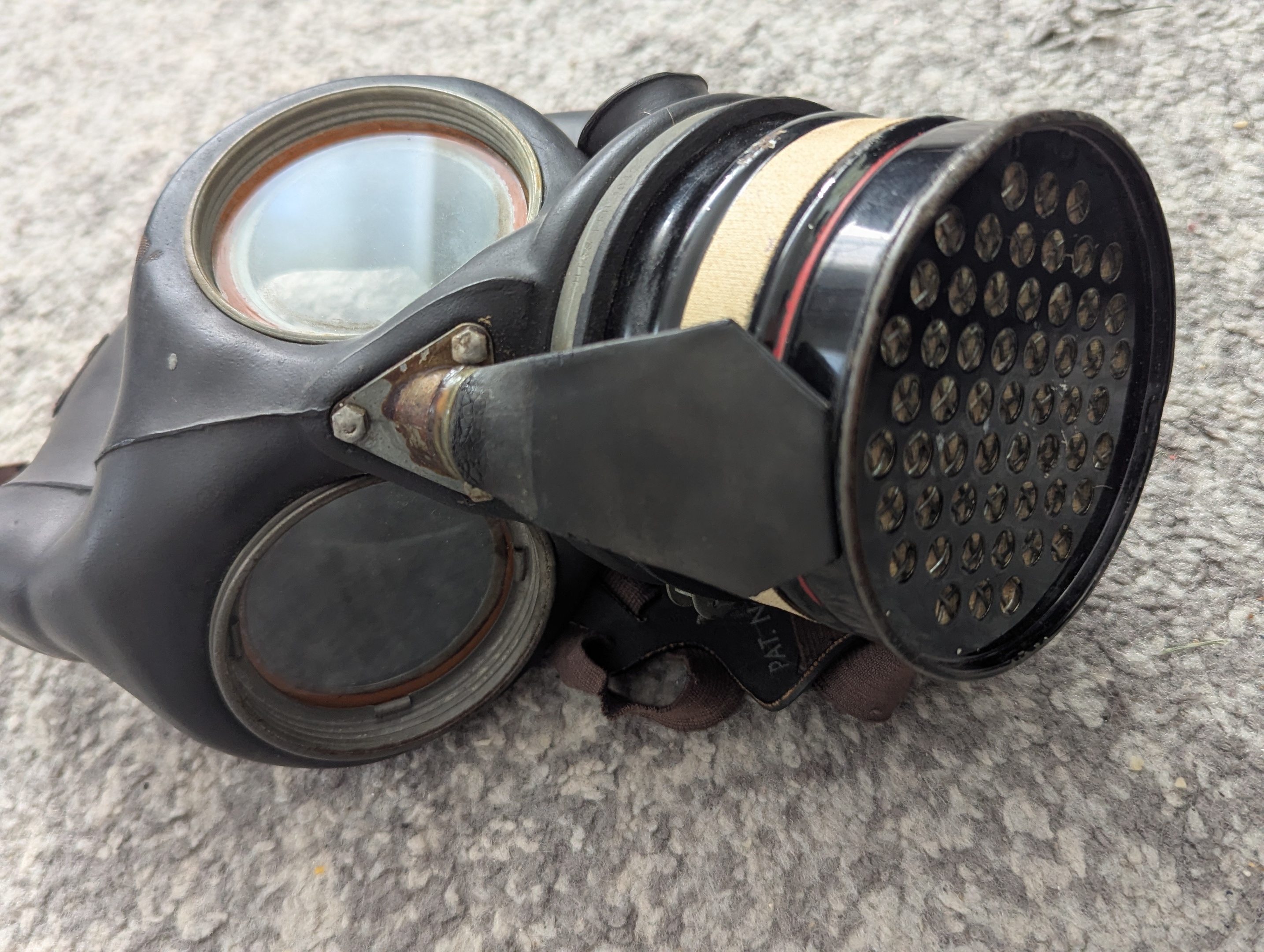 Believed to be world war II gas mask | Collectors Weekly