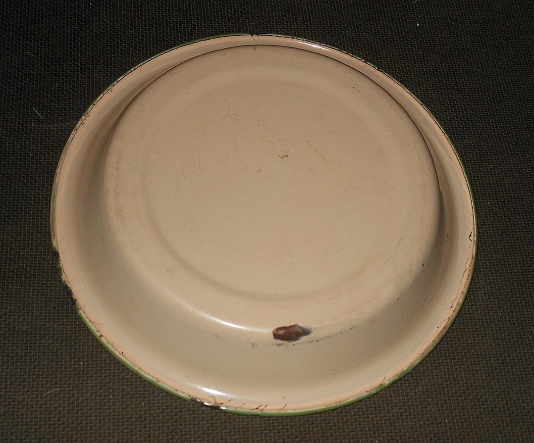 Cream Enamelware Pie Plate With Green Trim Collectors Weekly